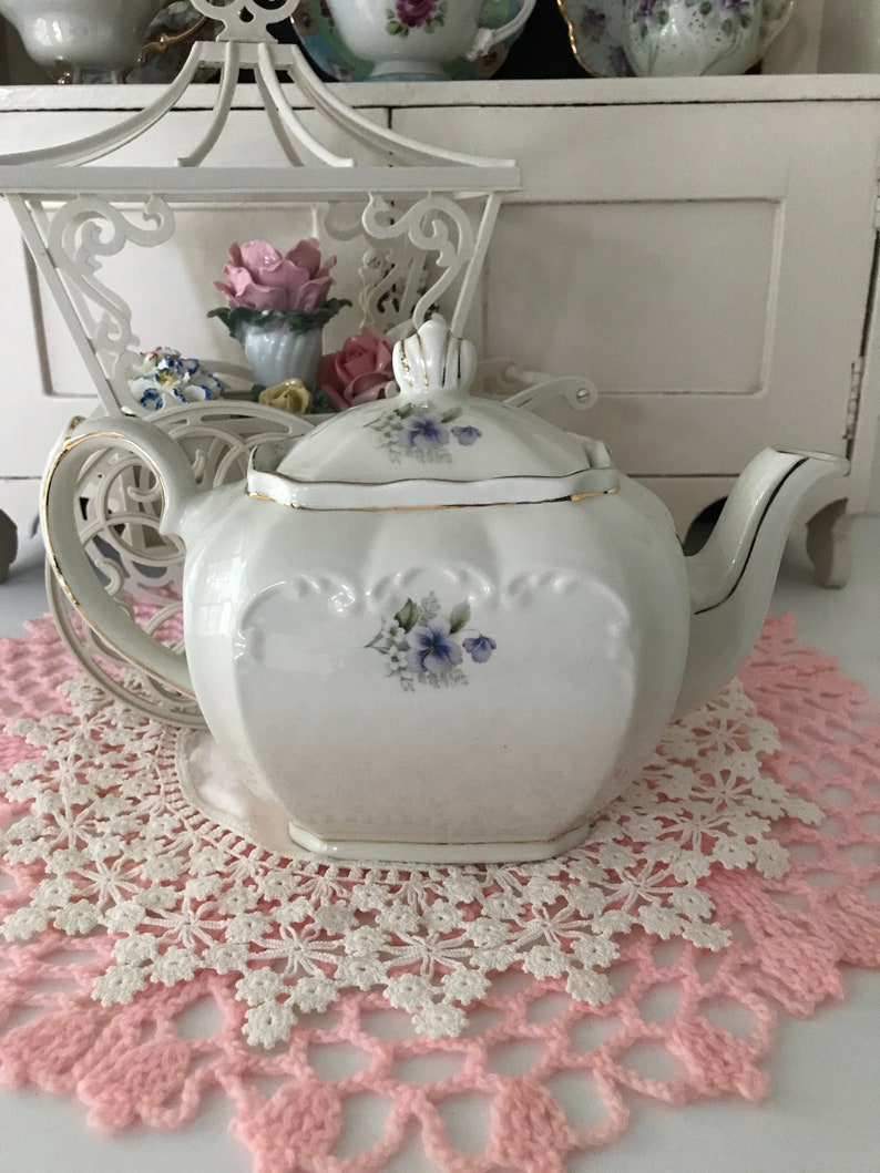 Vintage WINDSOR Cube Teapot BLUE PANSIES Gold Gilt Made in England ...