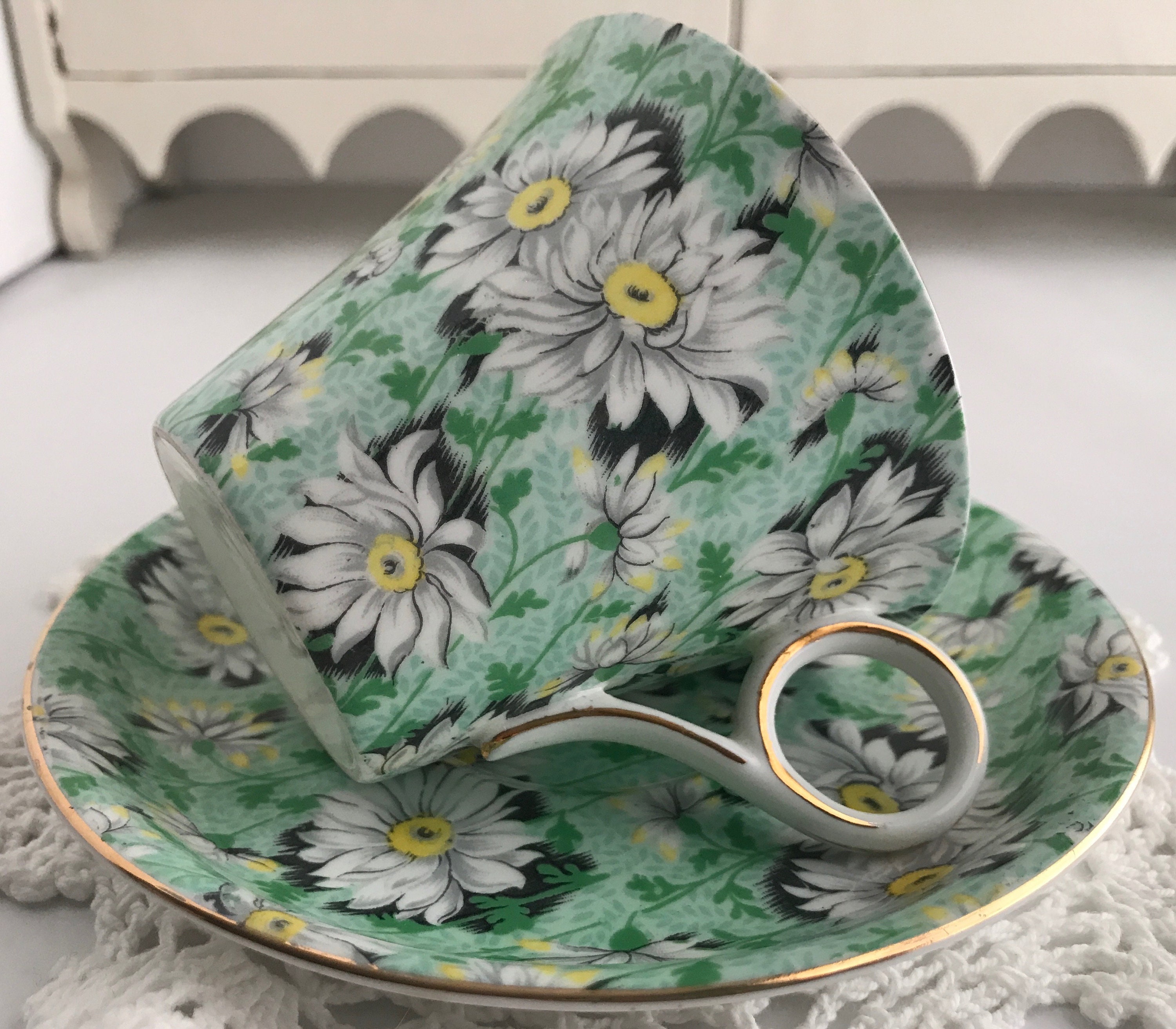 Vintage SHELLEY GREEN DAISY Chintz Regent Shape Tea Cup & Saucer ...