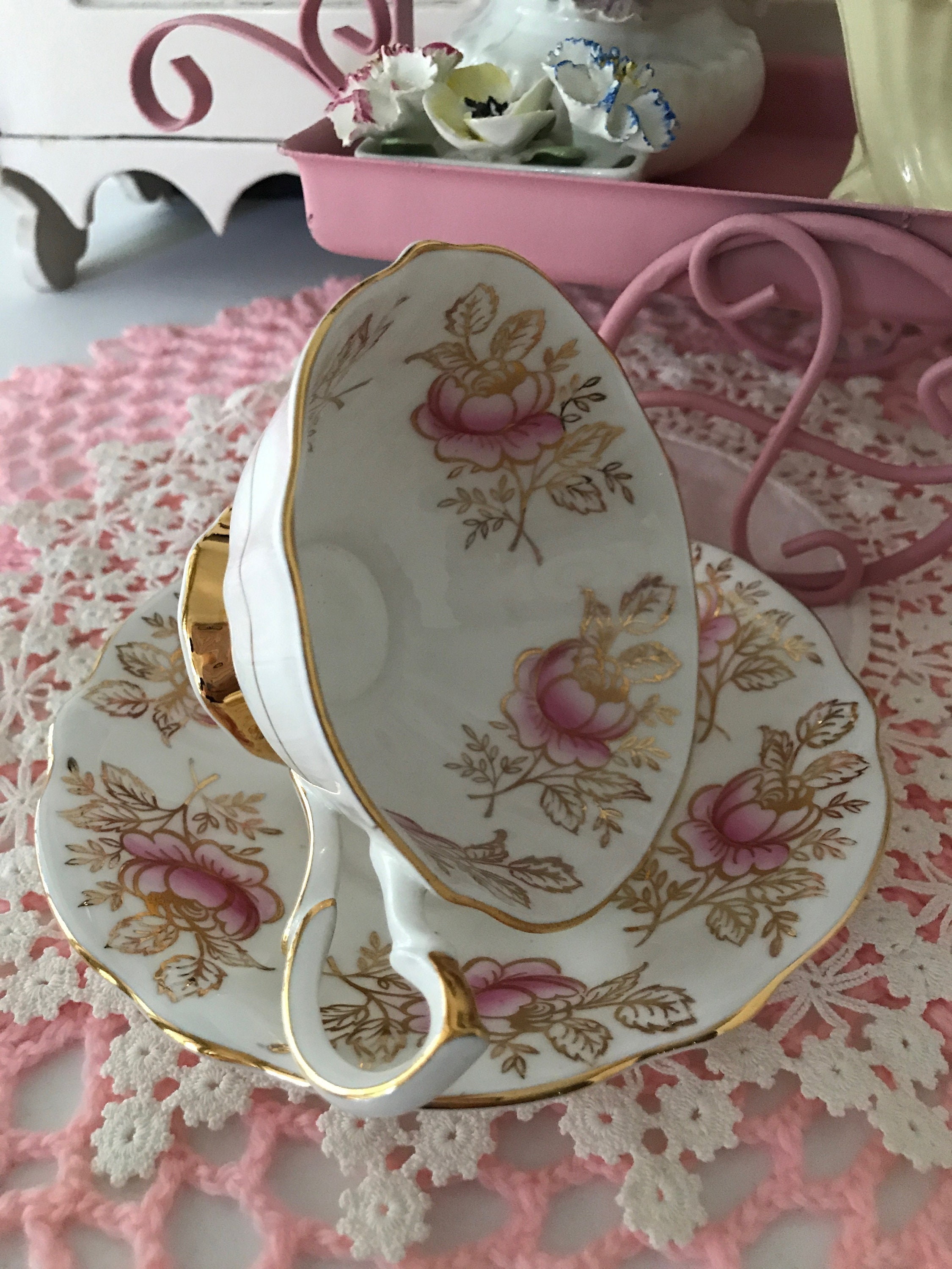 Vintage Queen Anne PINK Cabbage ROSES With Gold Gilt Leaves WIDE Tea ...