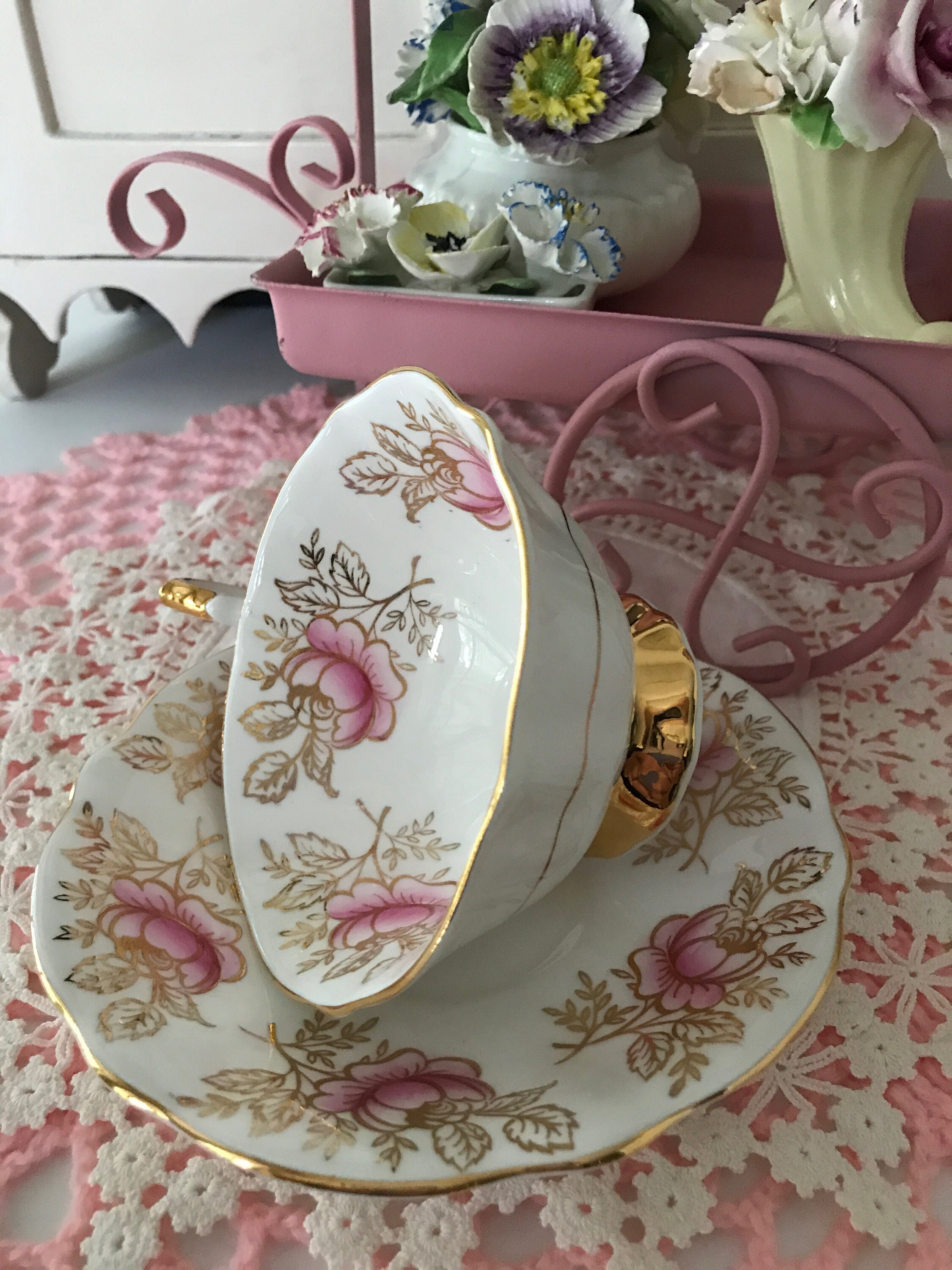 Vintage Queen Anne PINK Cabbage ROSES With Gold Gilt Leaves WIDE Tea ...