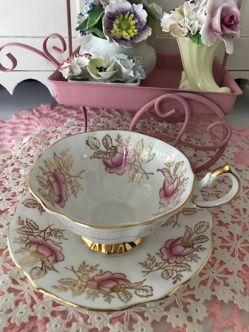Vintage Queen Anne PINK Cabbage ROSES With Gold Gilt Leaves WIDE Tea ...