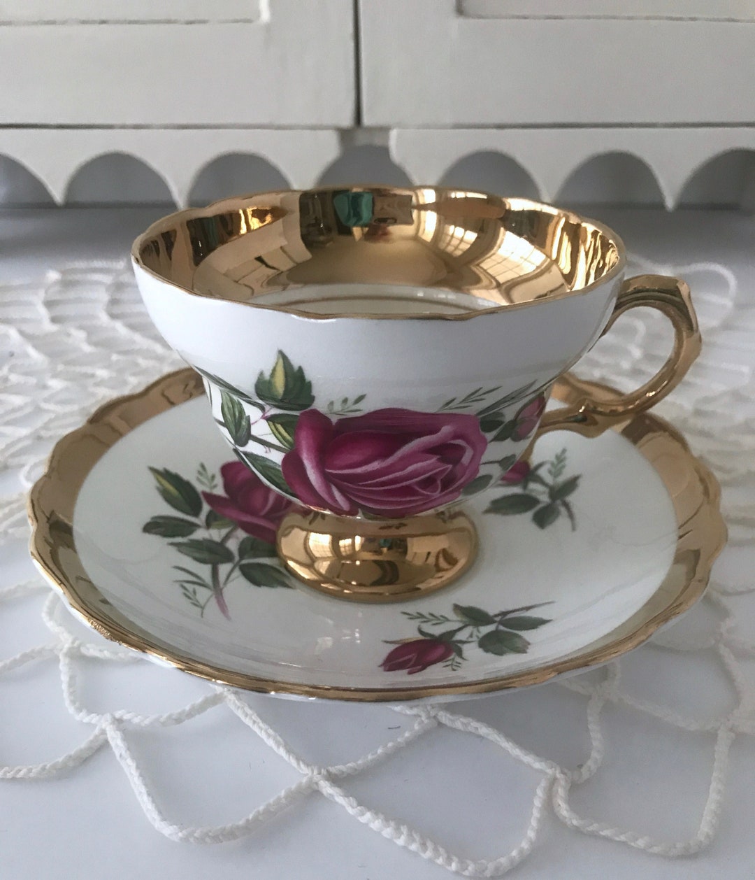 Charming Vintage ROSINA Big Lush Romantic RED ROSES Tea Cup & Saucer ...