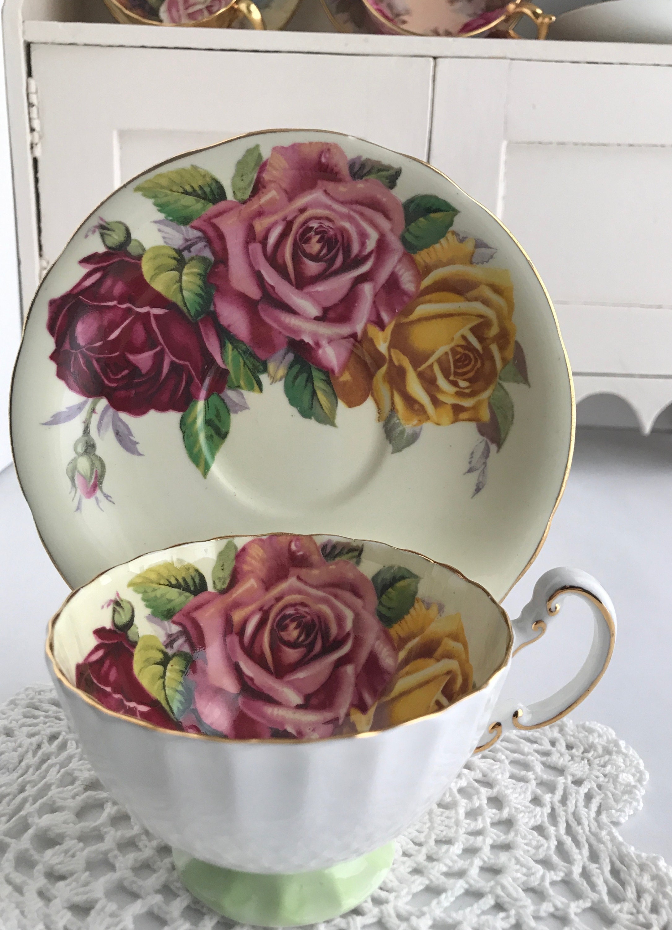 Vintage AYNSLEY 3 CABBAGE ROSES Tea Cup and Saucer England Oban Shape ...