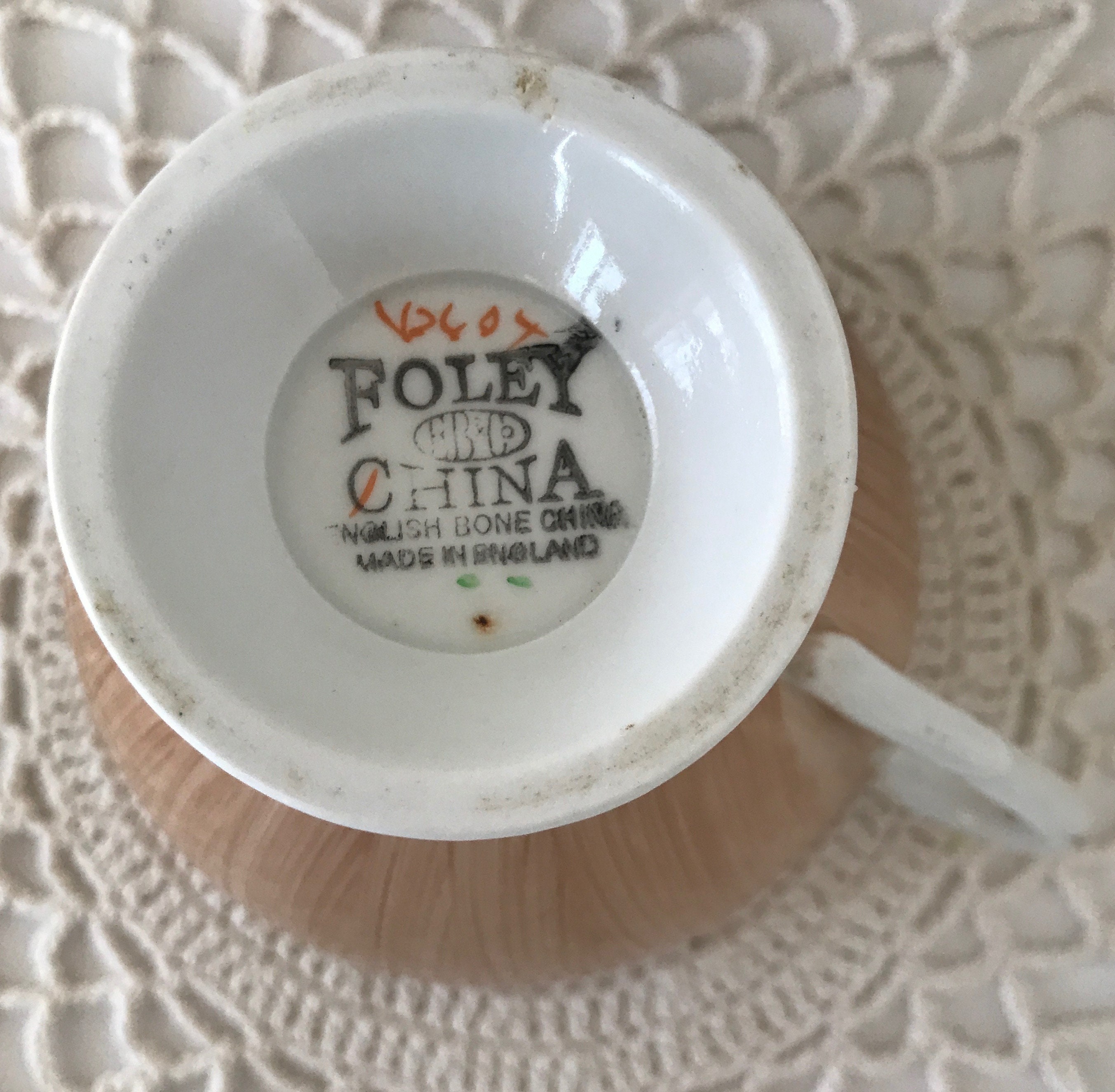 Vintage Foley ROSE BOUQUETS Tea Cup & Saucer WOODGRAIN Background ...