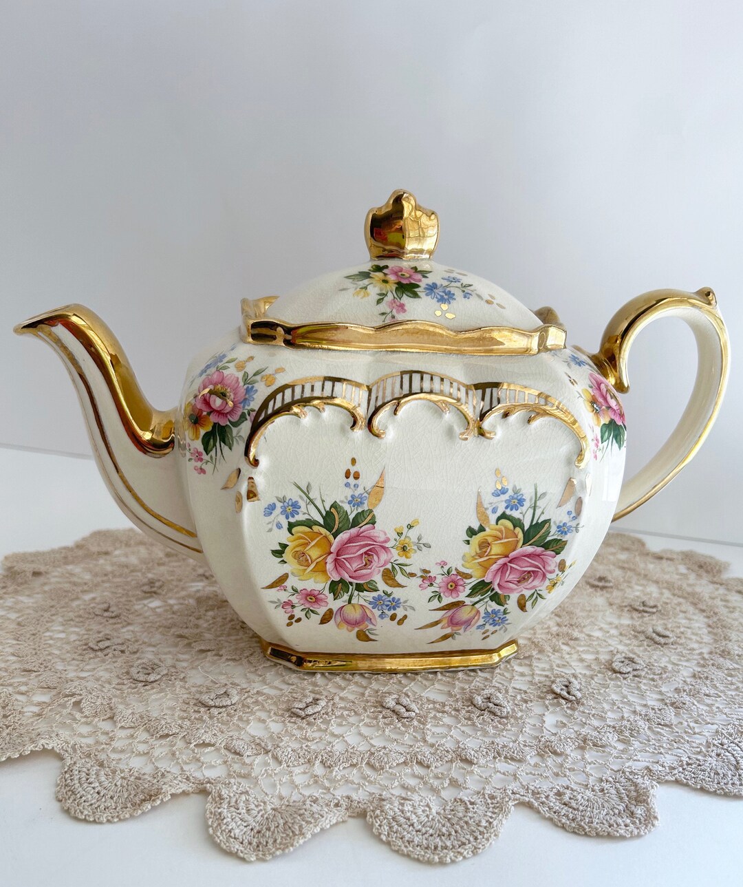 Vintage SADLER 2657 Princess CUBE Teapot Pink Yellow Roses Gold Gilt ...