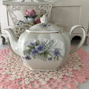 Vintage WINDSOR Cube Teapot BLUE PANSIES Gold Gilt Made in England ...