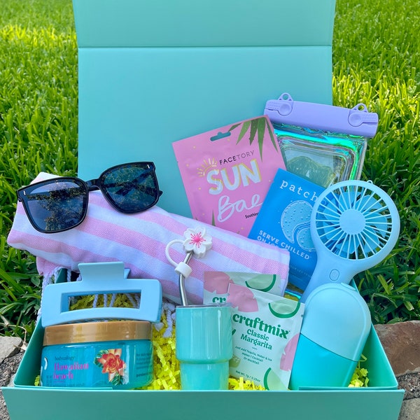 Tropical Gift Box - 60+ Gift Ideas for 2024