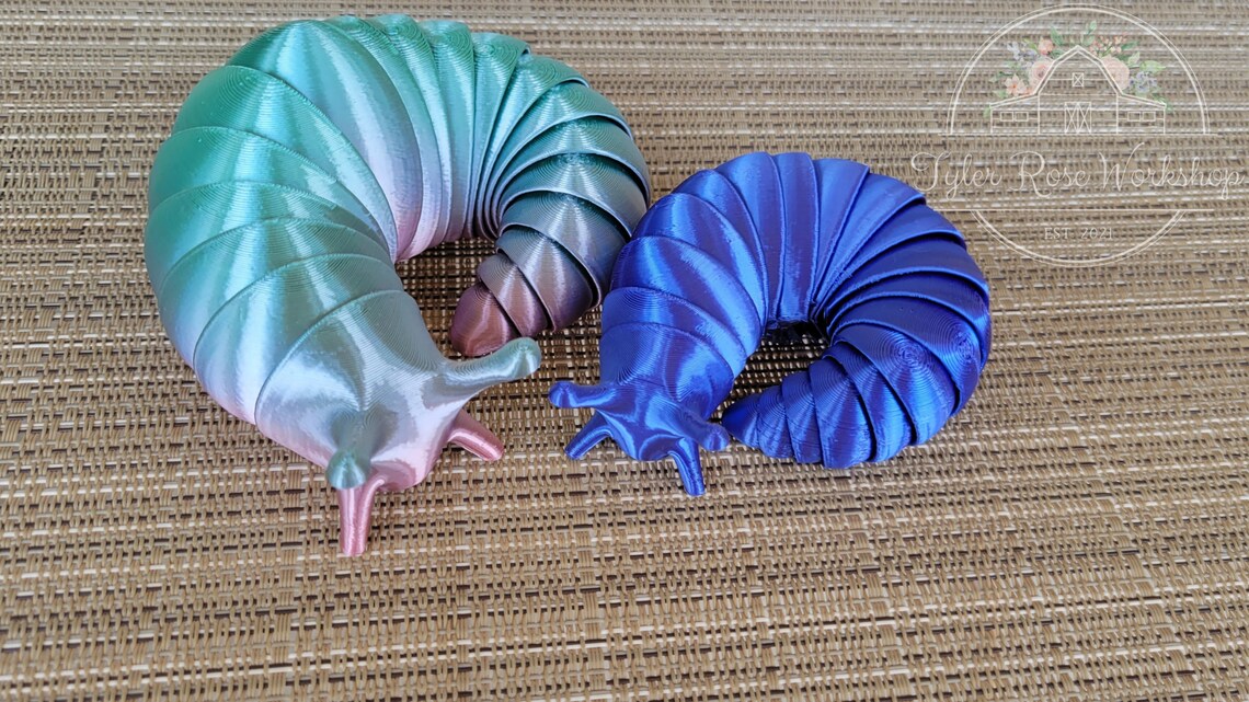 3D Printed Articulated Slug desk toy fidget toy gift 3d | Etsy