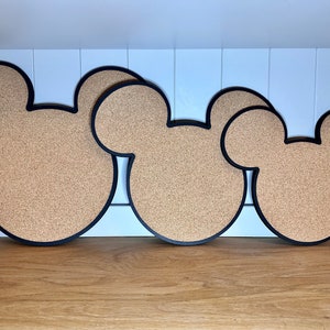 Disney’s Mickey Mouse , Minnie Mouse Pin Board, Disney Pin Trading ...