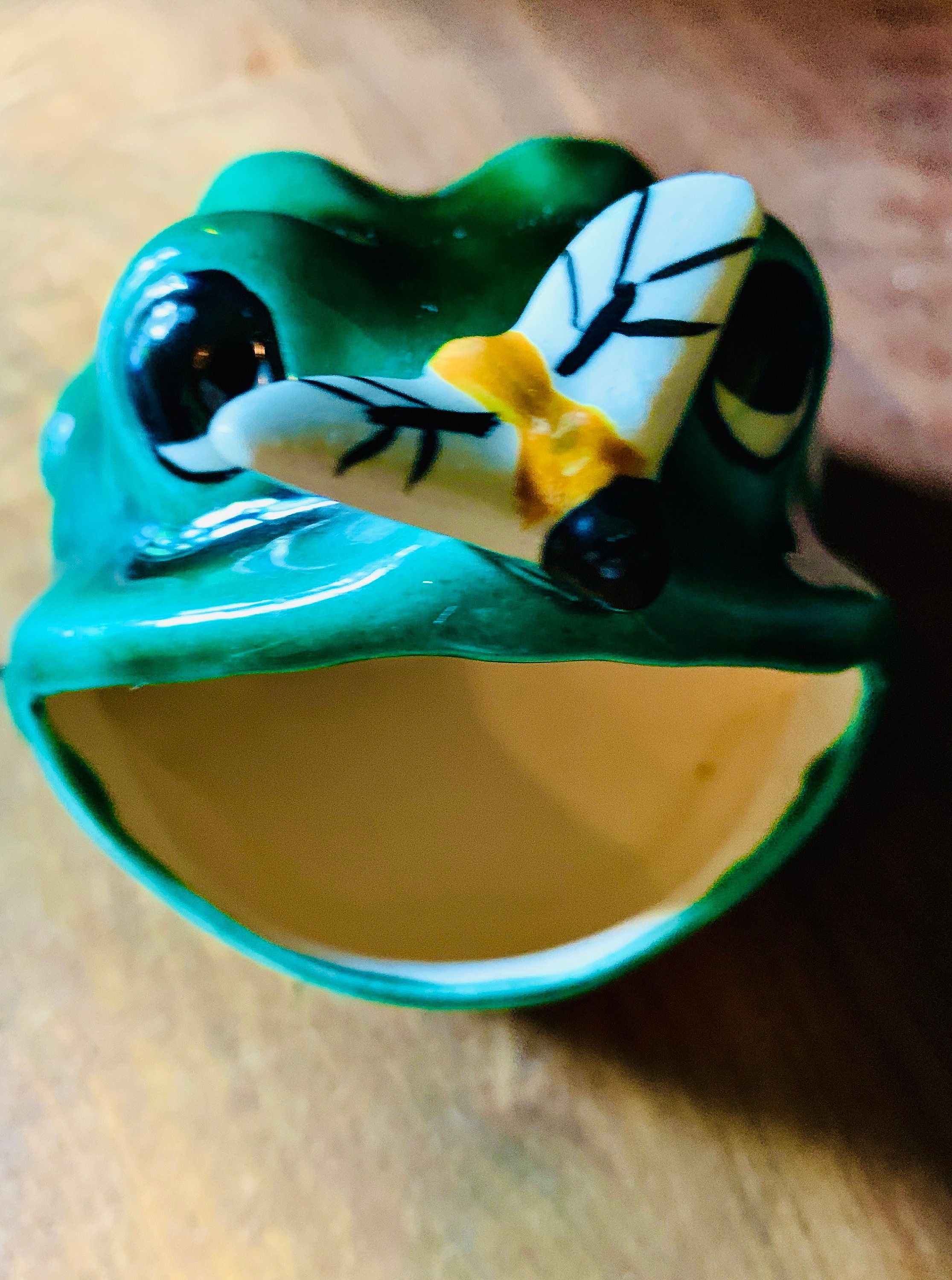 Vintage Forest Green Ceramic Frog with Bumble Bee Scrubby Holder ...