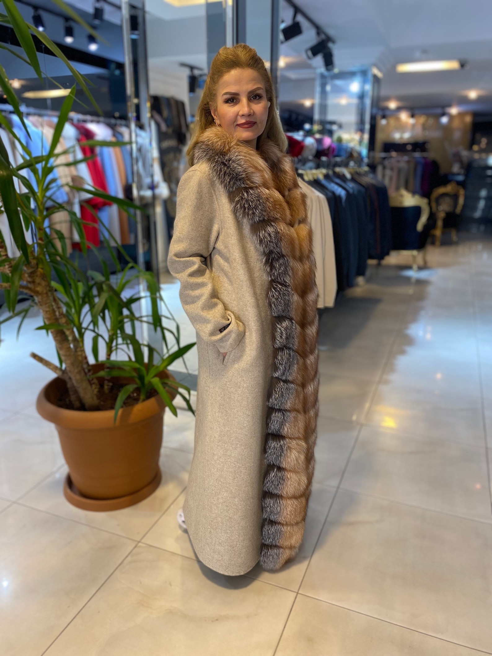 Cashmere, Wool, Alpaca Mixed Fabric Woman Fur Coat With Real Fur Coat ...