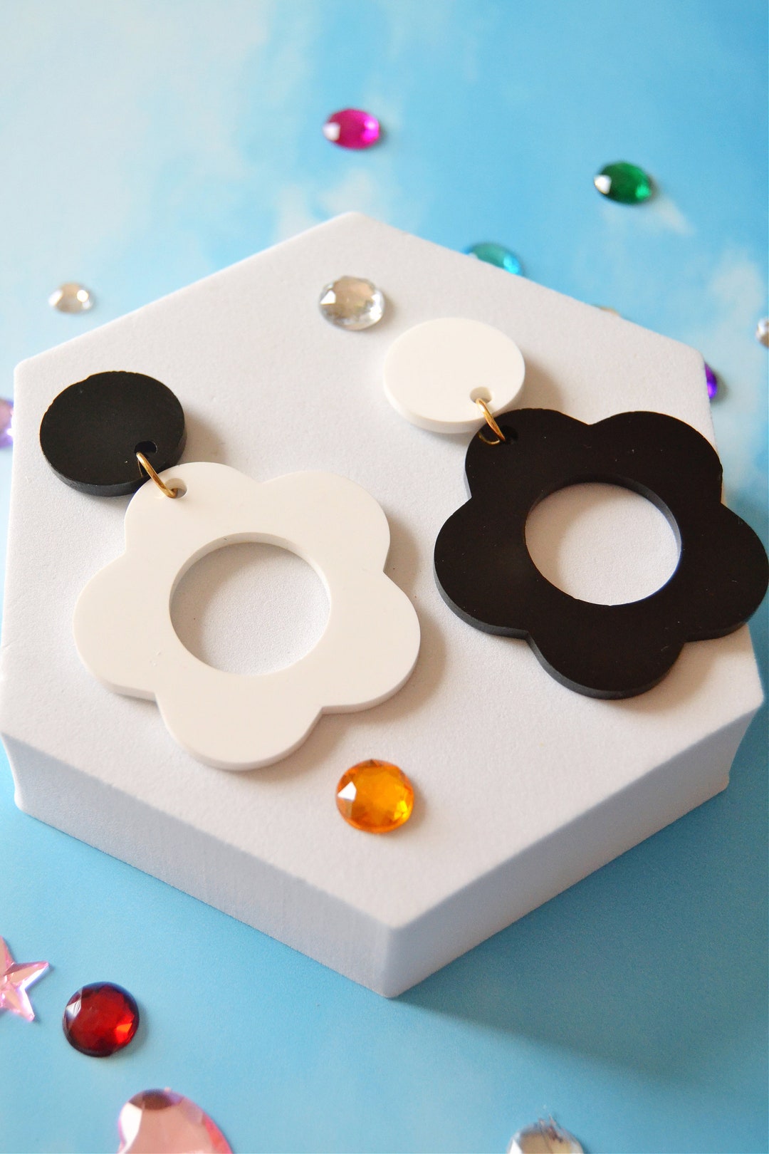 Acrylic Mod Daisy Flower Power Retro Daisies 60s 70s Groovy Statement ...