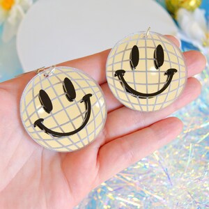 Acrylic Disco Smiley Happy Face Groovy 70s Retro Dancing Queen ...