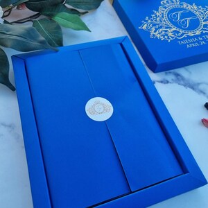 Personalized Royal Blue & Gold Foil Wedding Invitation Box With Petals ...