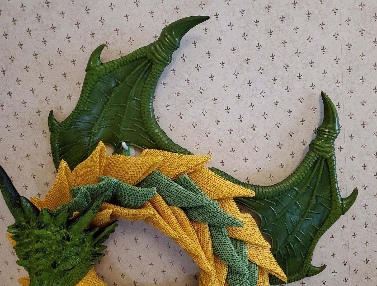 Light up Dragon Wreath Large Green and Yellow, With Wings, Mask, Tail ...