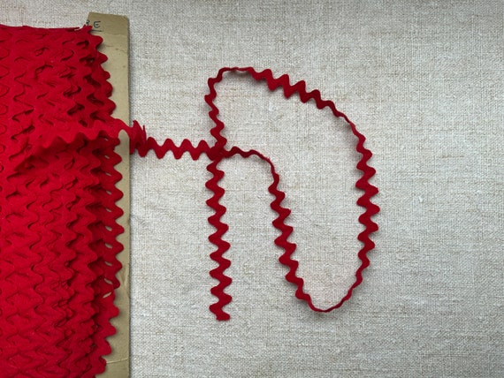 Vintage red rick rack. Papercraft Scrapbooking etna.com.pe