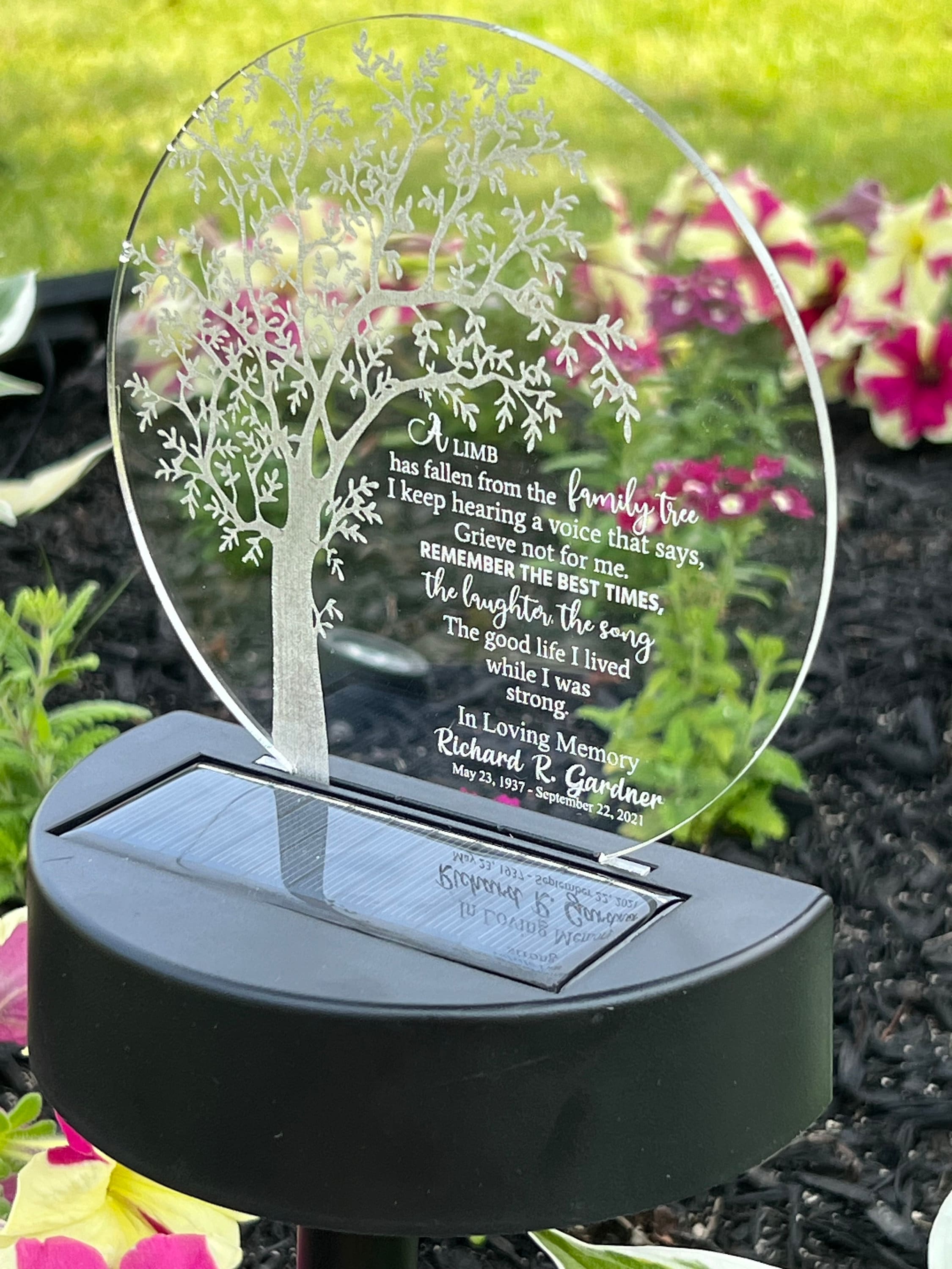 Personalized Memorial Garden Solar Light: Remembrance Gift - Etsy