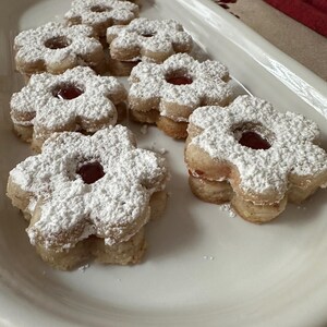 Classic Austrian Almond Linzer Cookies / Ischl Tartlets ...