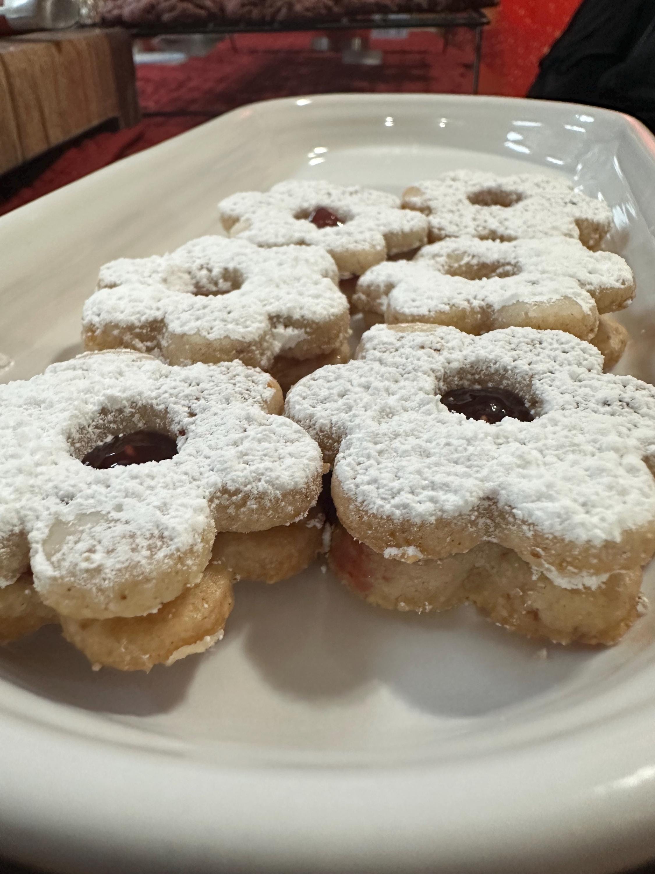 Classic Austrian Almond Linzer Cookies / Ischl Tartlets ...