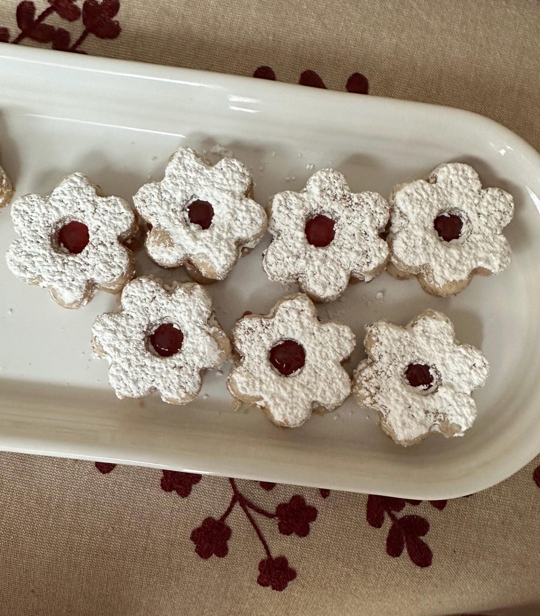 Classic Austrian Almond Linzer Cookies / Ischl Tartlets ...