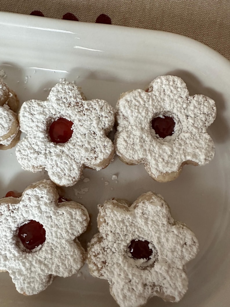 Classic Austrian Almond Linzer Cookies / Ischl Tartlets ...