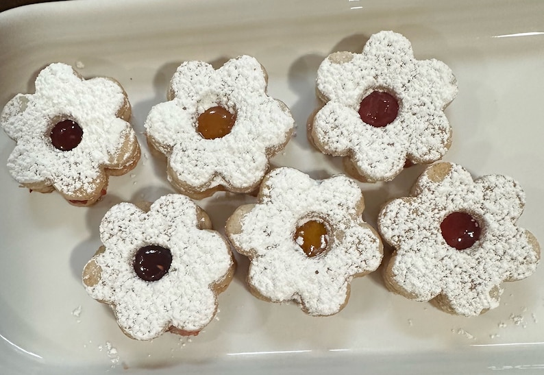 Classic Austrian Almond Linzer Cookies / Ischl Tartlets ...