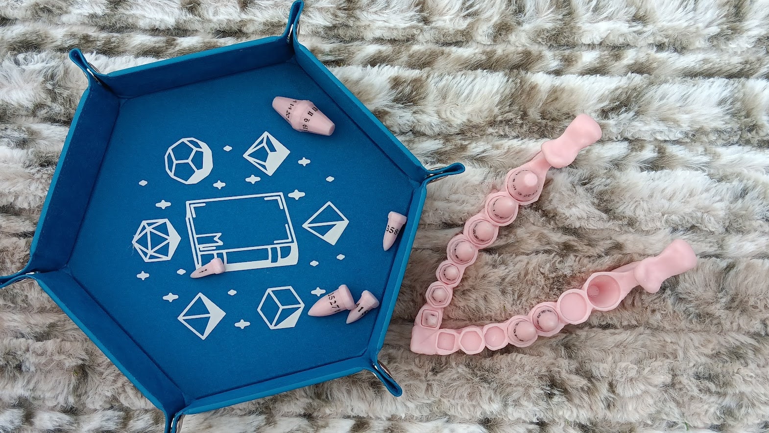 Dragon Jaw and Teeth Dice Set - Etsy