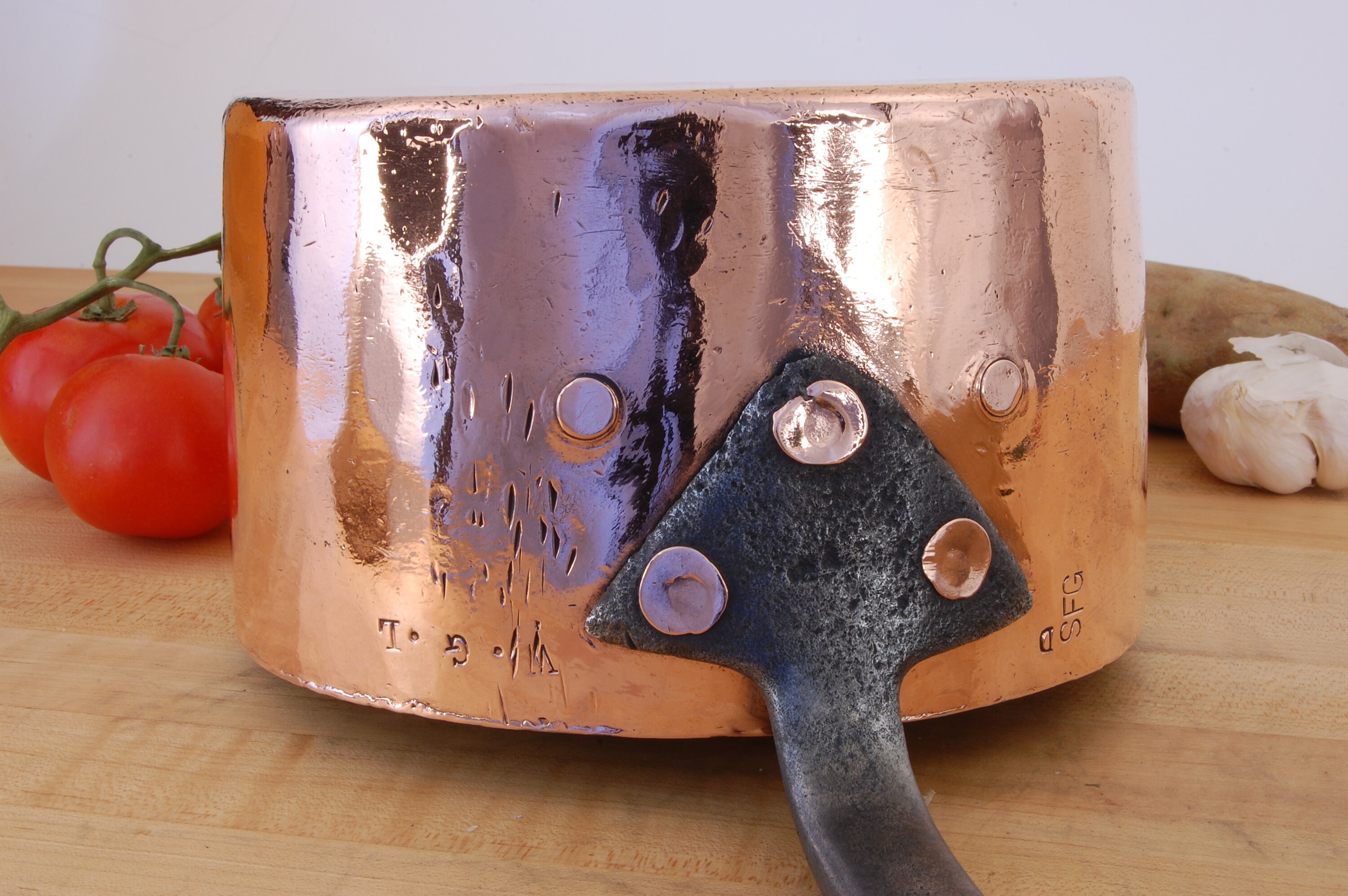 New Tin. 6lb 5oz Hand Hammered 8 Saucepan. Gorgeous pan. This vintage ...