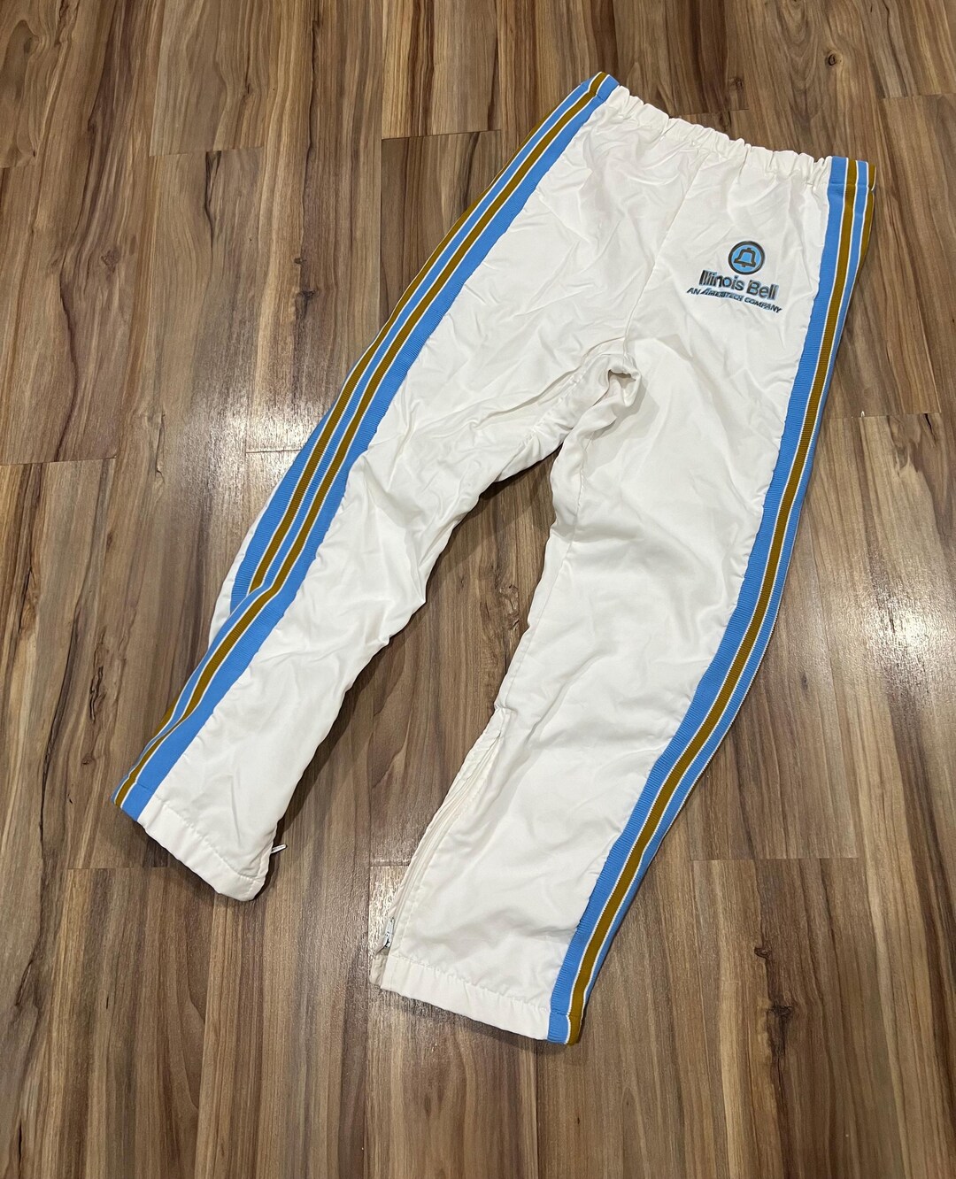 Medium Vintage 70s 80s Illinois Bell White Nylon Swishy Athletic Track ...