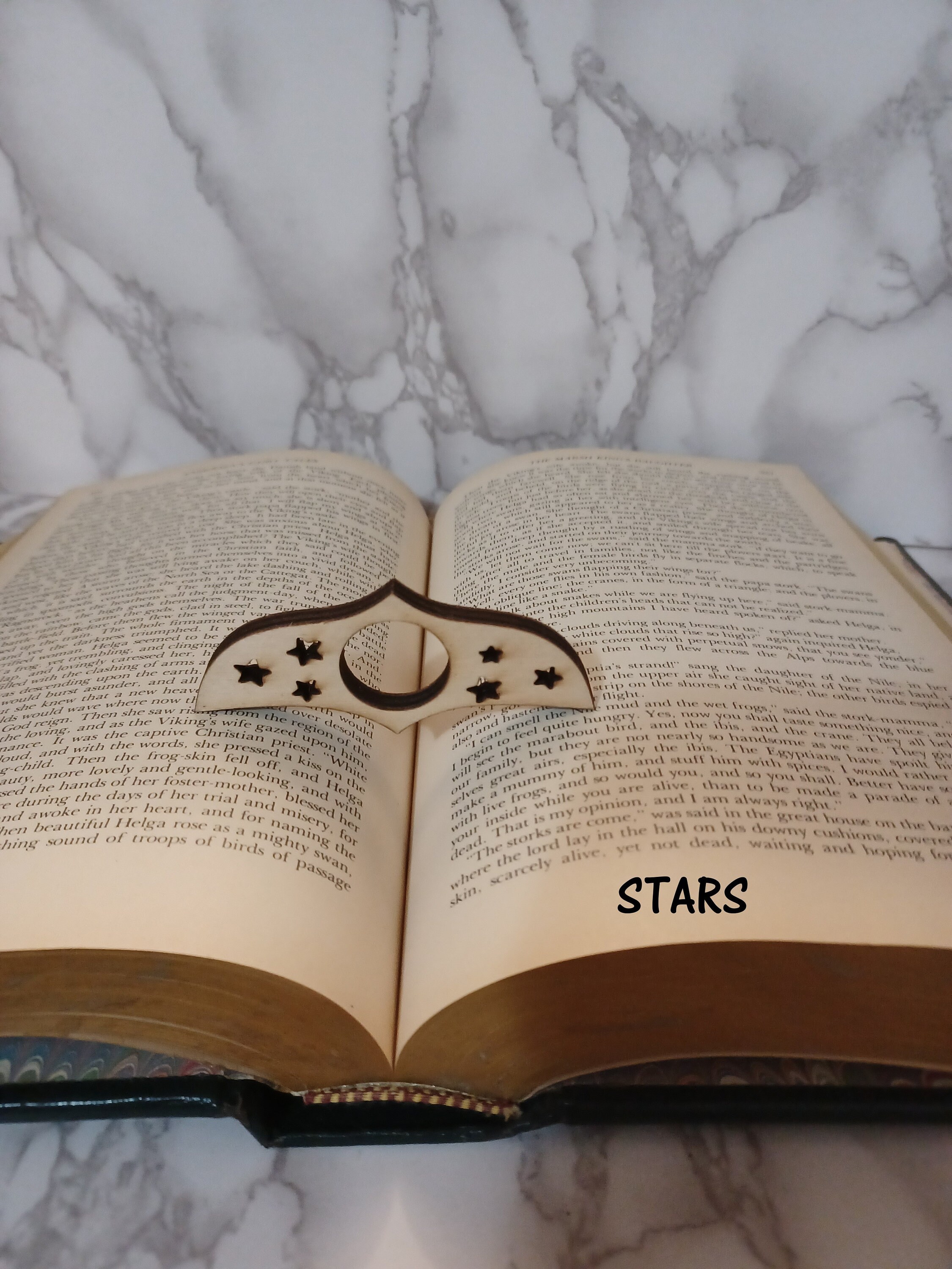Thumb Book Page Holder, These Handy Page Holders Make 1 Handed Reading ...