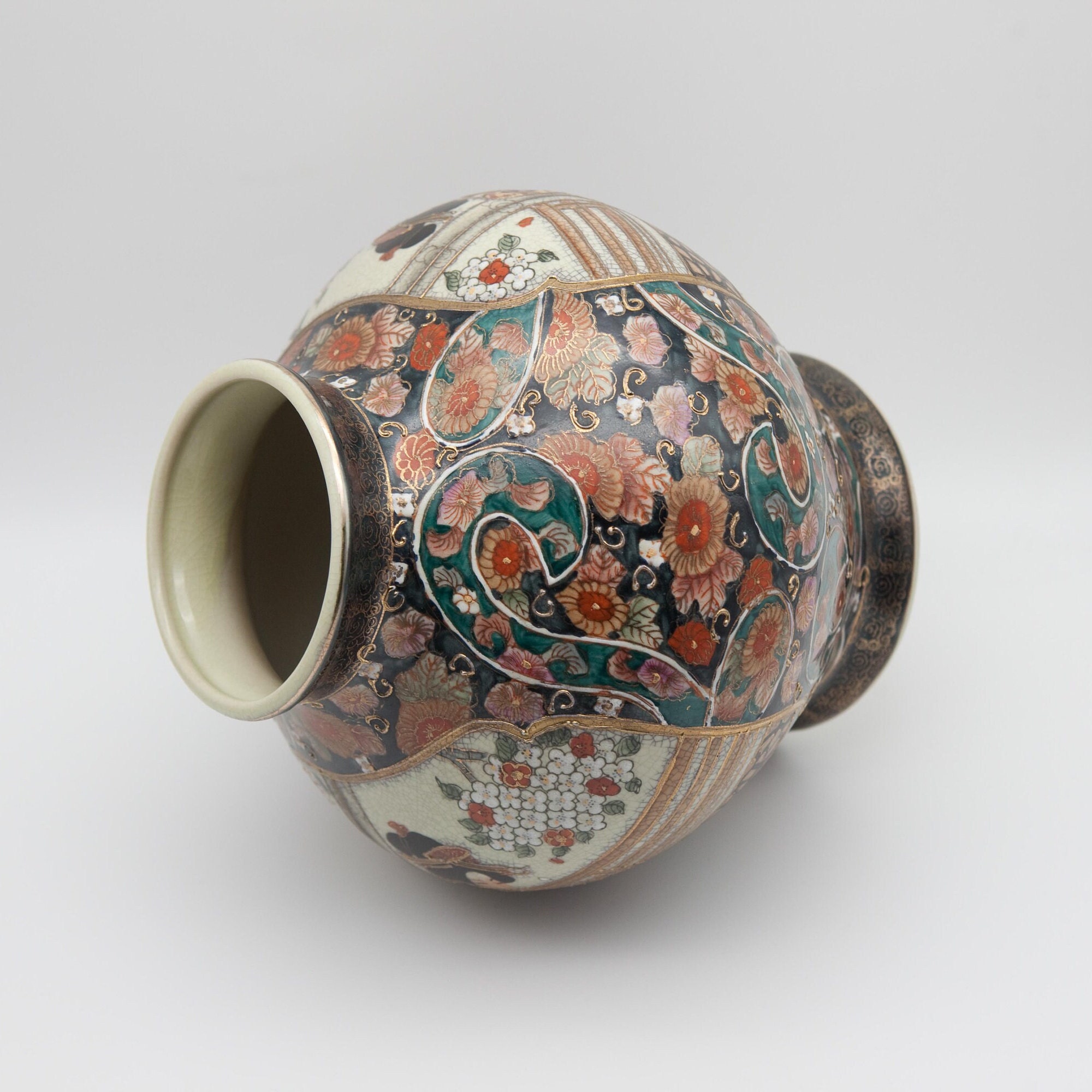 Satsuma Ginger Jar With Lid Decorated With a Geisha and Flowers ...