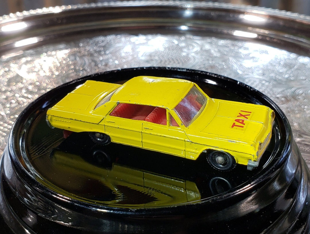 Vintage Matchbox Chevrolet Impala Taxi #20 Yellow With Red Interior ...