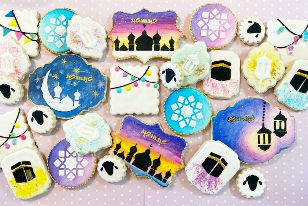 A Set of 24 Eid Al-adha Cookies in a Gift Box, Halal Cookies for Eid ...