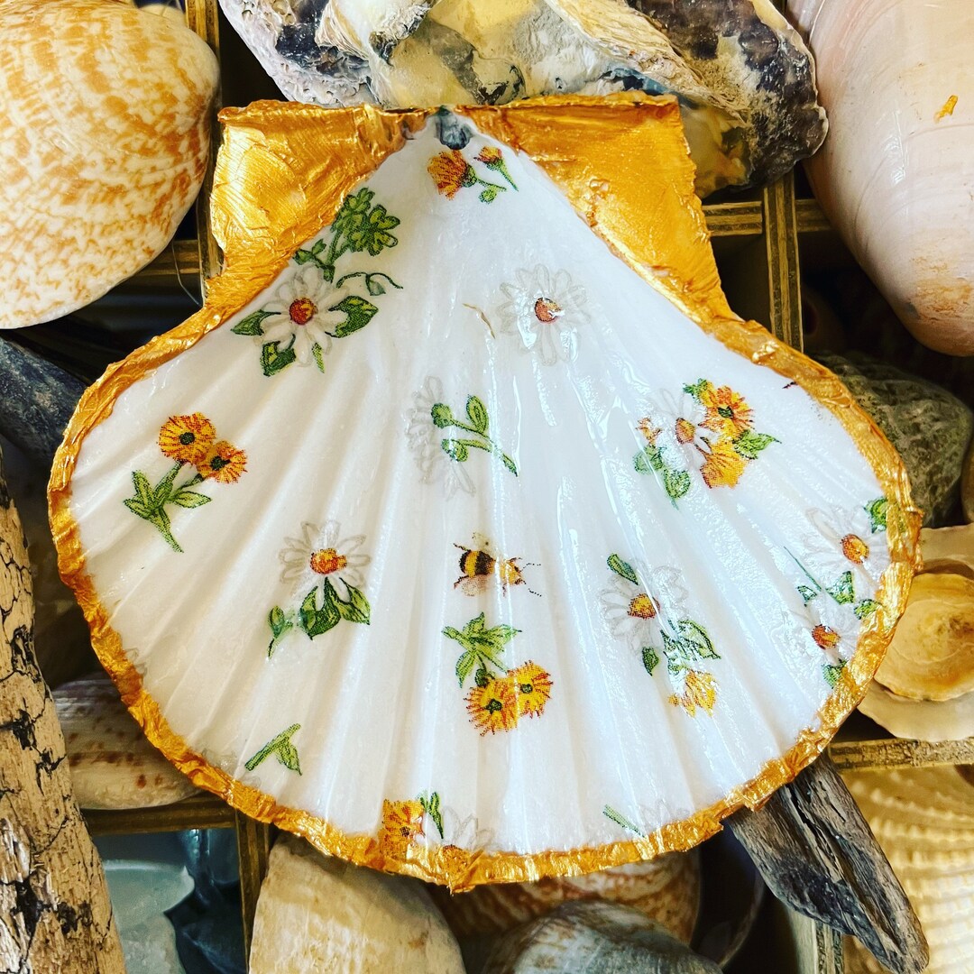 Shell Trinket Dish Daisy & Bee Design Gold Trim 11-13cm April Birthday ...