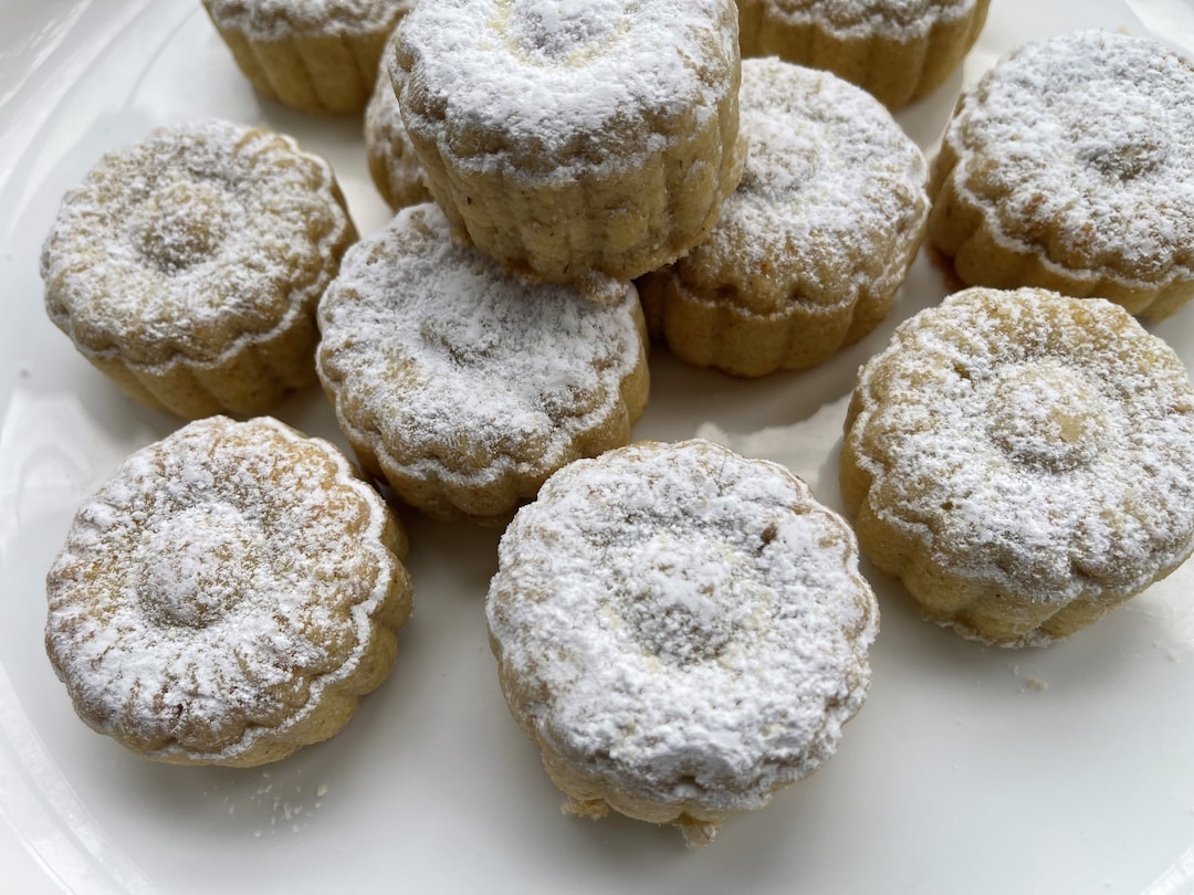 Lebanese Maamoul Cookies: Freshly Made With Walnuts, Pistachio, Dates ...
