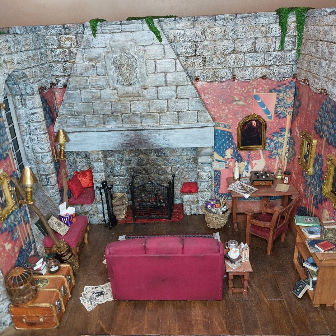 La salle commune de Gryffondor côté cheminée. Échelle 1/12 - Etsy France