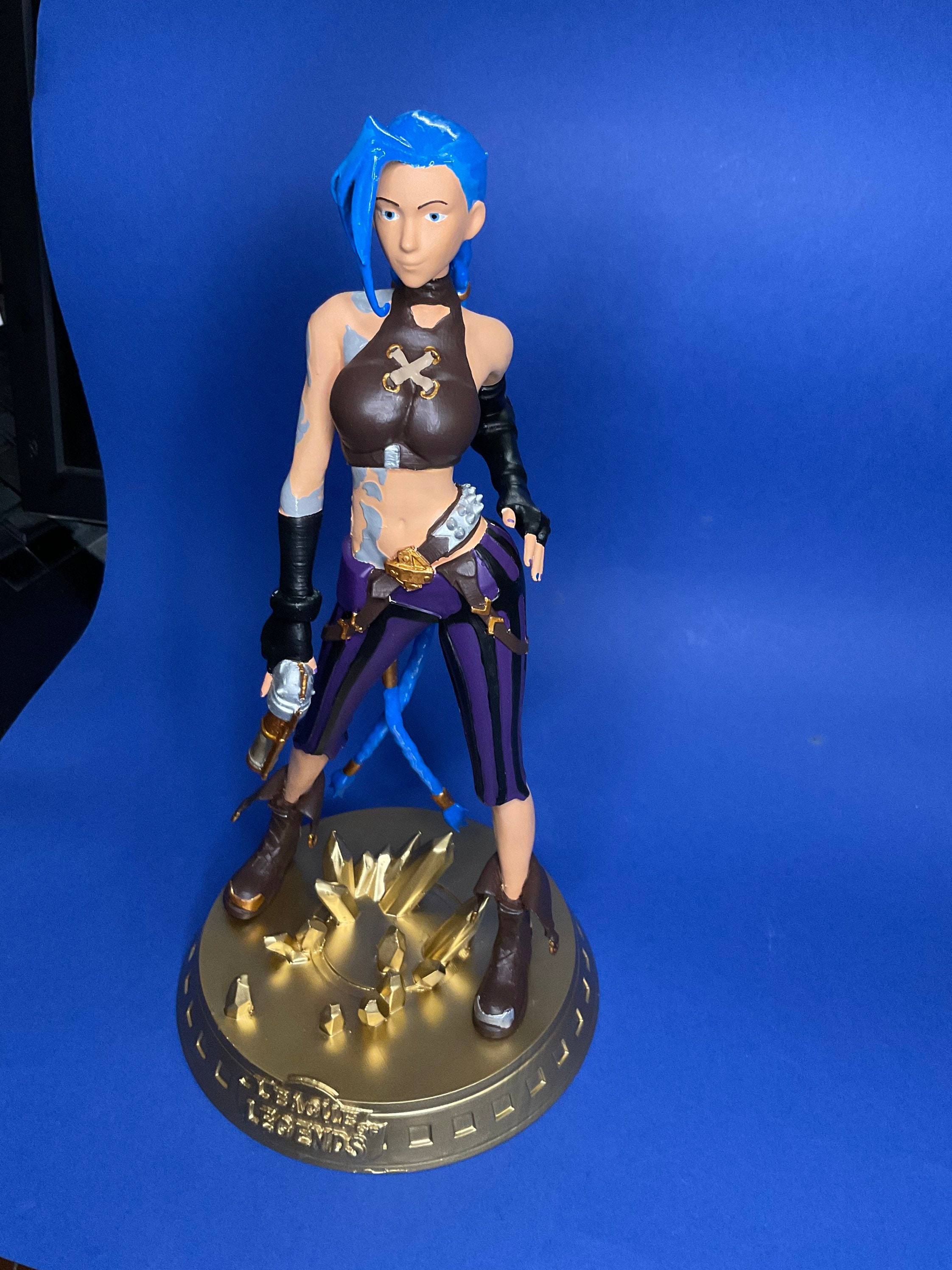 Jinx-Statue aus dem League Of LegendsUniversum aus der ArcaneSerie ...