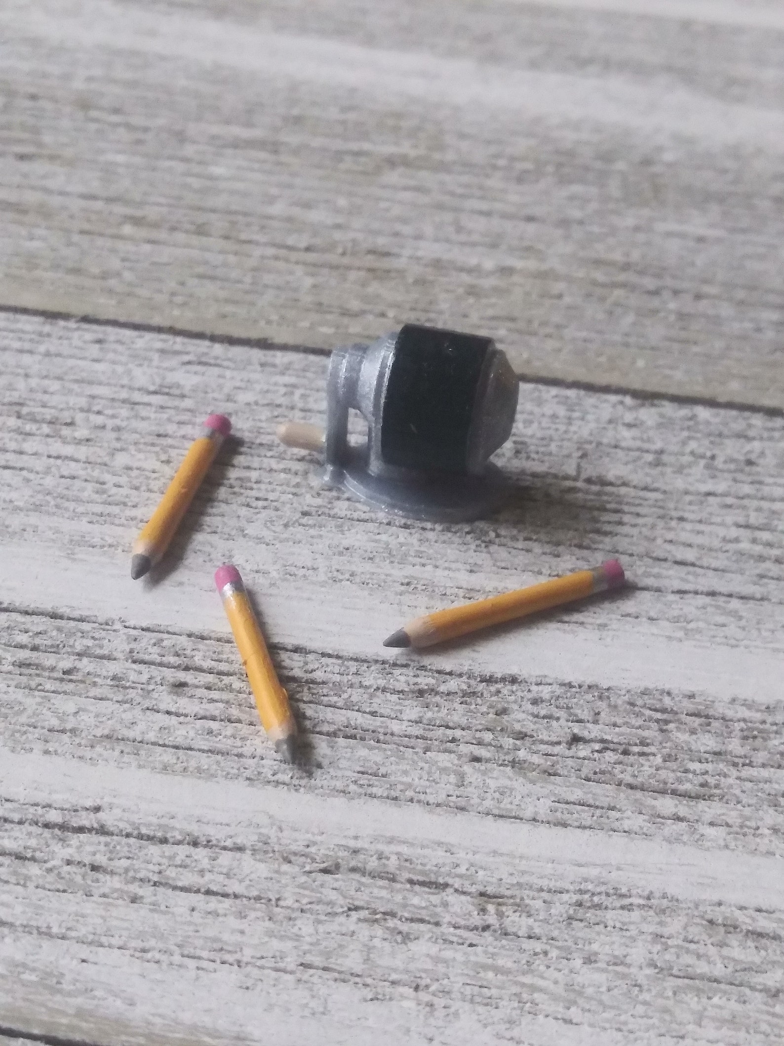1/12 Scale Mini Pencil Sharpener With Pencils, for Miniature Dollhouse ...