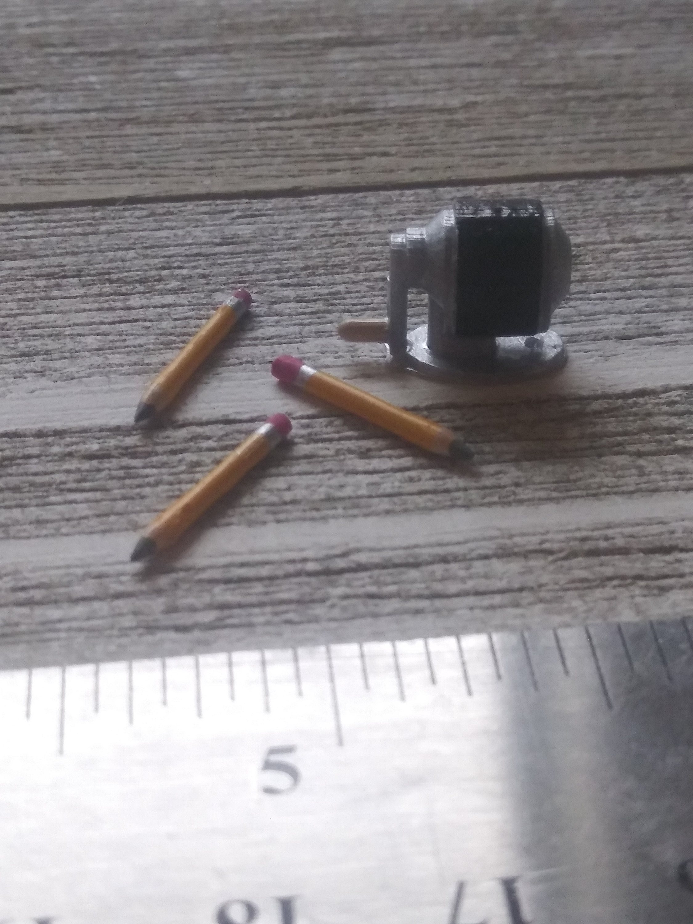 1/12 Scale Mini Pencil Sharpener With Pencils, for Miniature Dollhouse ...