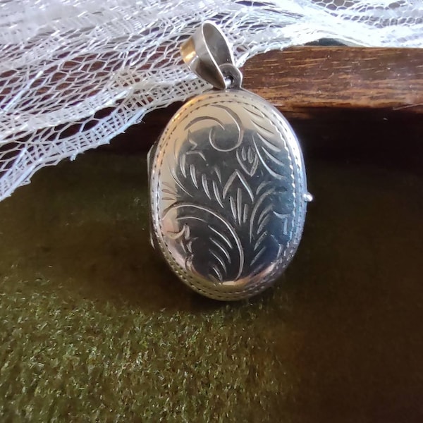 Silver Oval Locket - Etsy