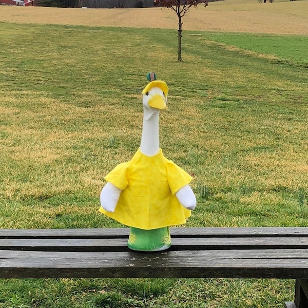 23 Inch Lawn Goose Statue - Etsy