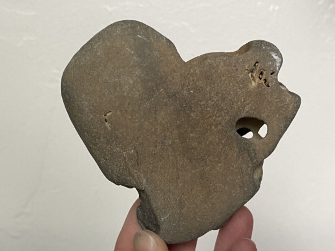 8 Oz Genuine HOLEY HAG STONE Indent Hole Rock Ocean Beach Pebble Faerie ...