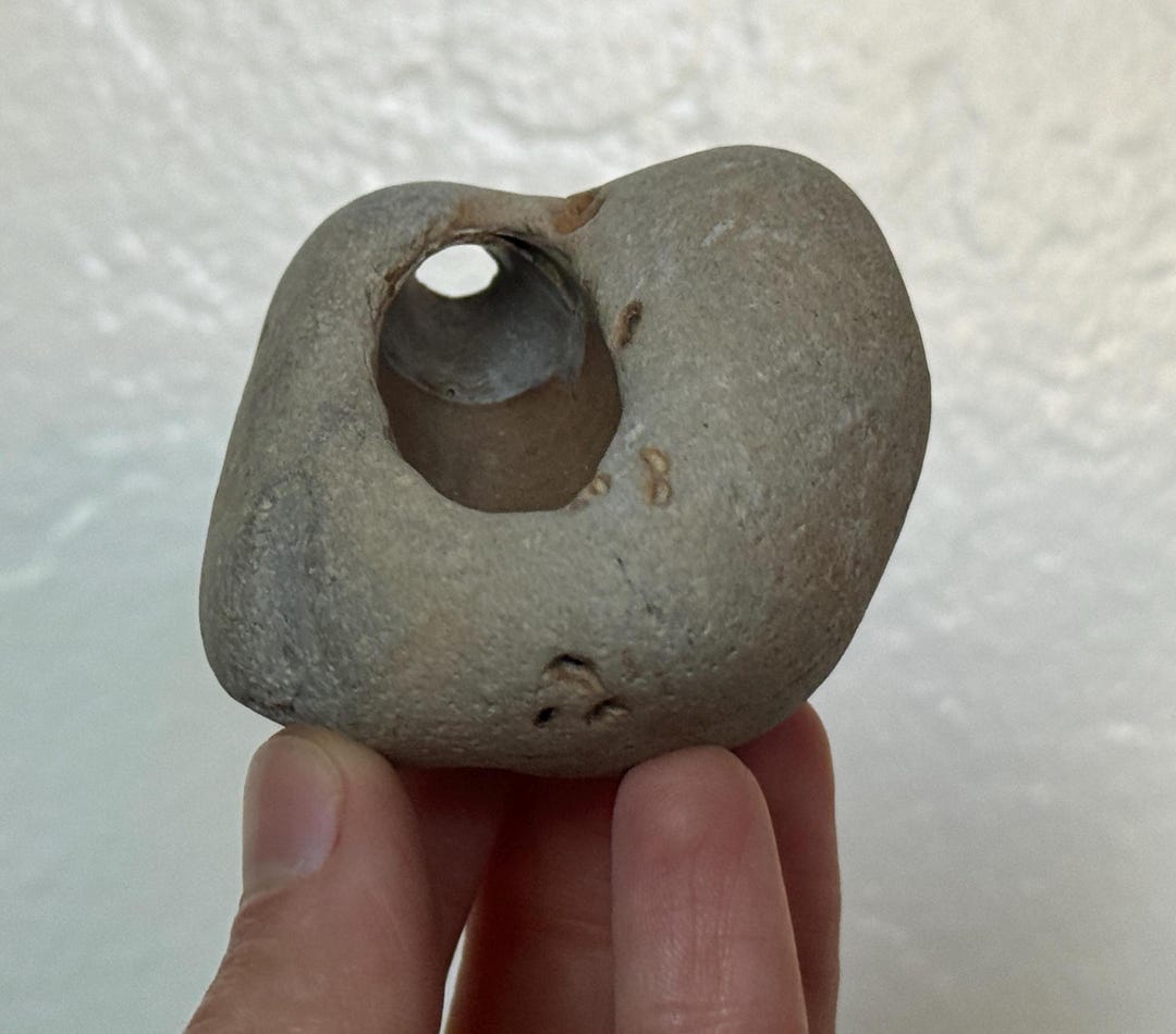 4 Oz Genuine HOLEY HAG STONE Indent Hole Rock Ocean Beach Pebble Faerie ...