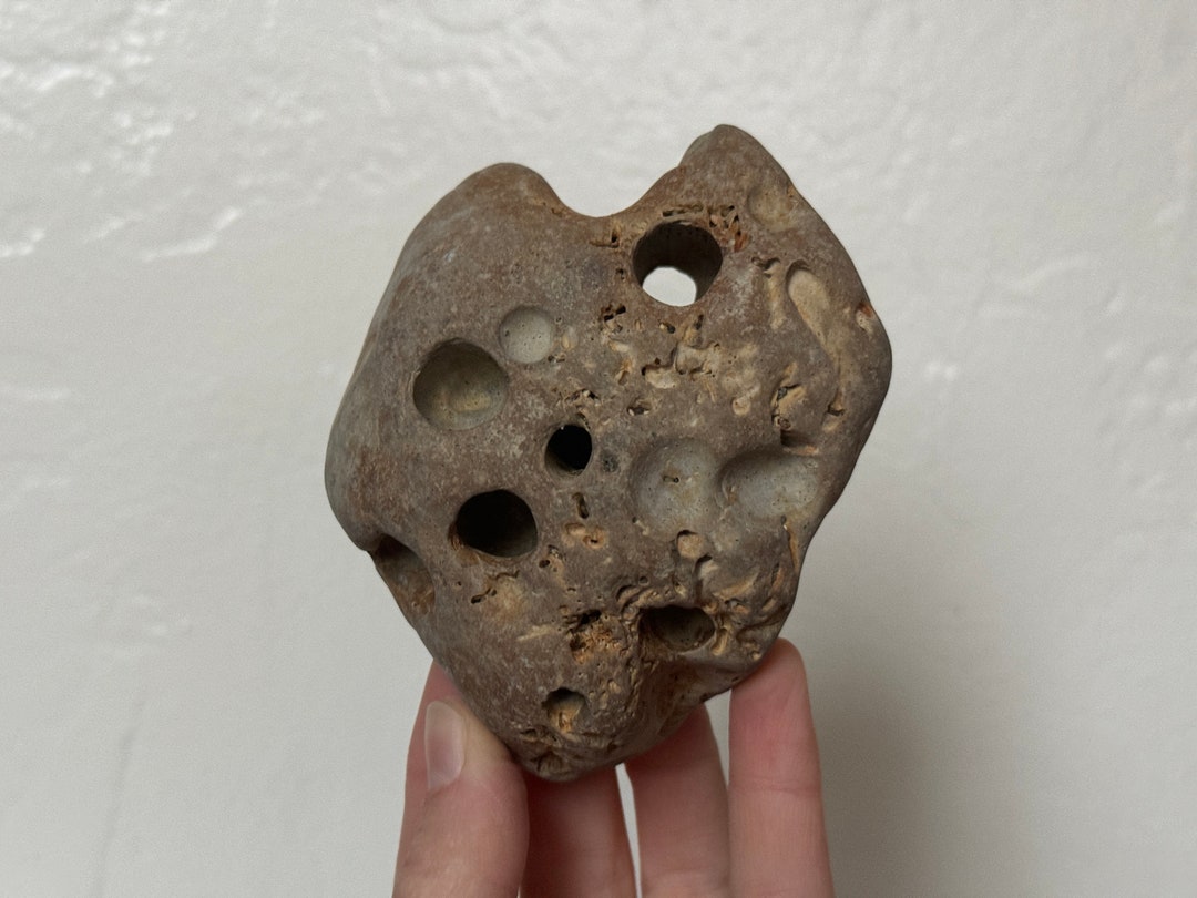 10oz Beautiful Holey HEART-SHAPED HAG Stone Love Heart Valentine Rock ...