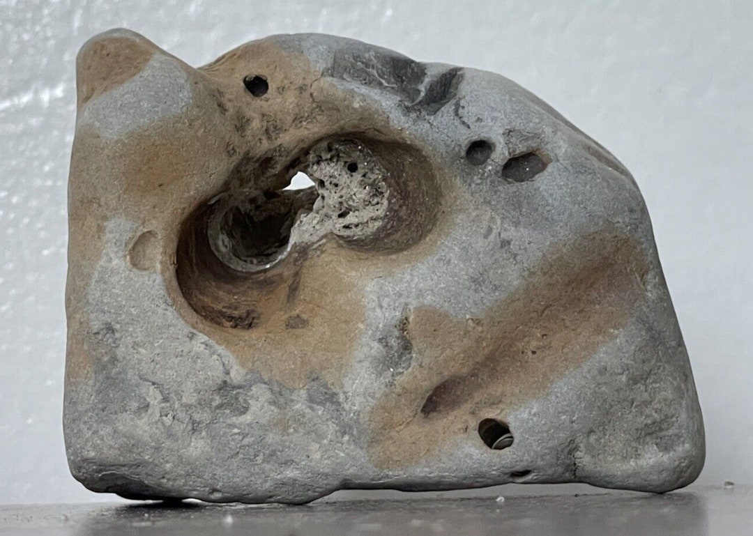 6 Oz Genuine HOLEY HAG STONE Indent Hole Rock Ocean Beach Pebble Faerie ...