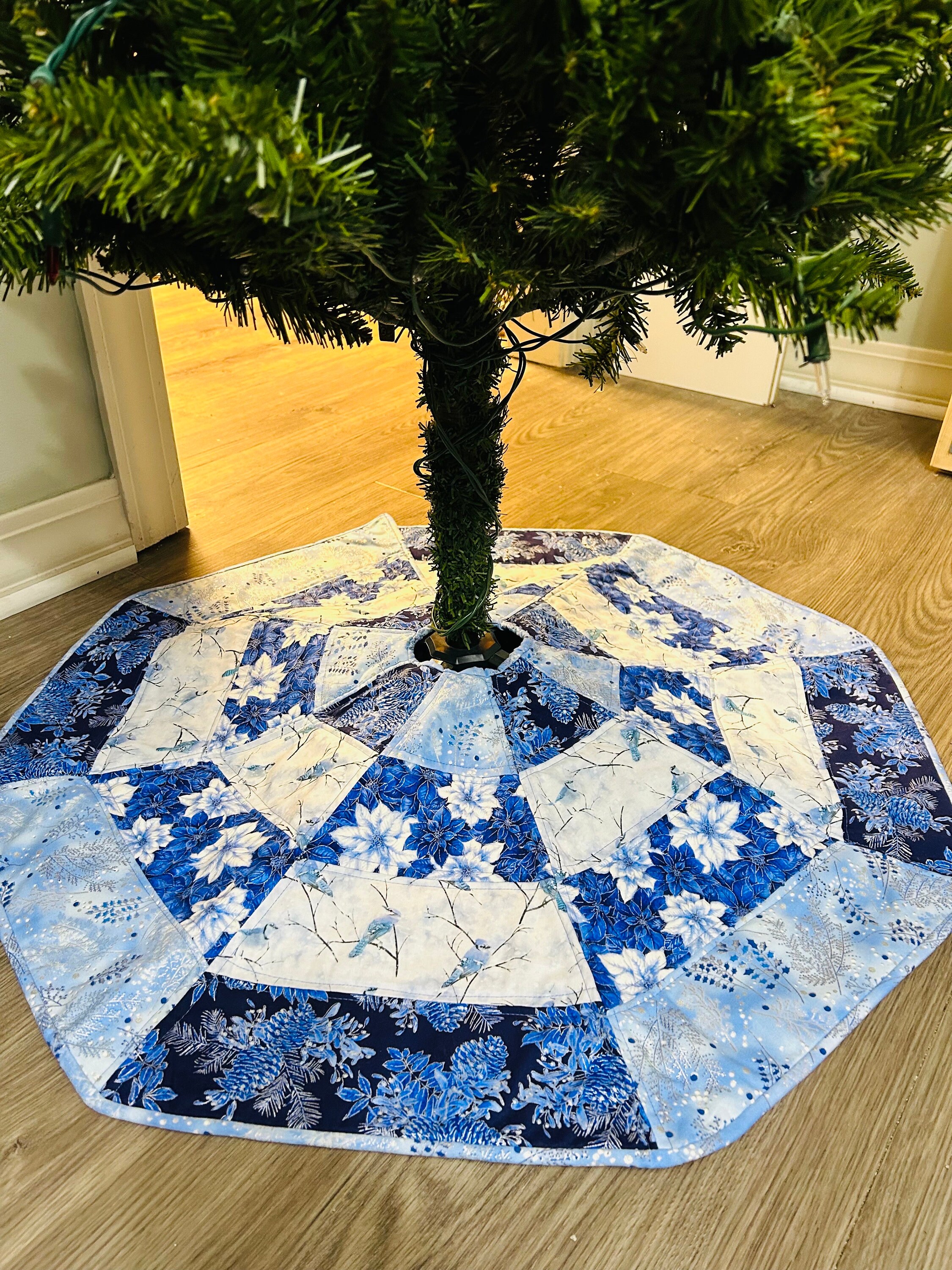 Winter Wonderland Blue Christmas Tree Skirt. Measures 32 Inches Across ...