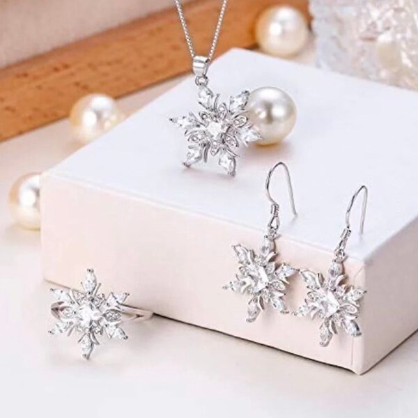 Snowflake Necklace - Etsy
