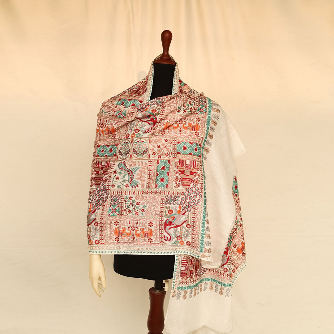 Body Wrap for Her in Color Cream-white With Touch of Dull-pink Surprise ...