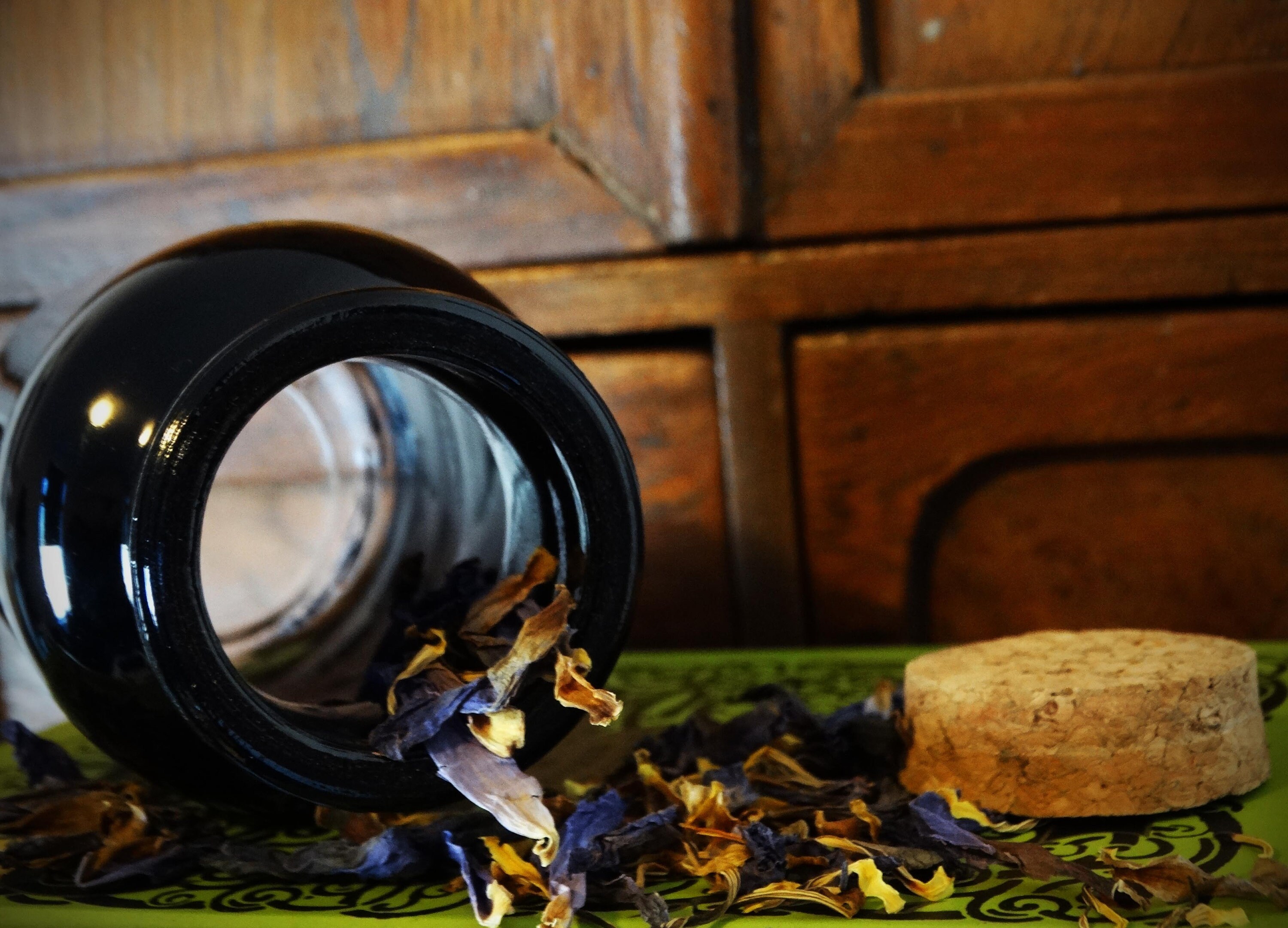 Large 250ml Black Glass Empty Apothecary Herb Jars Spell Poison Bottles ...