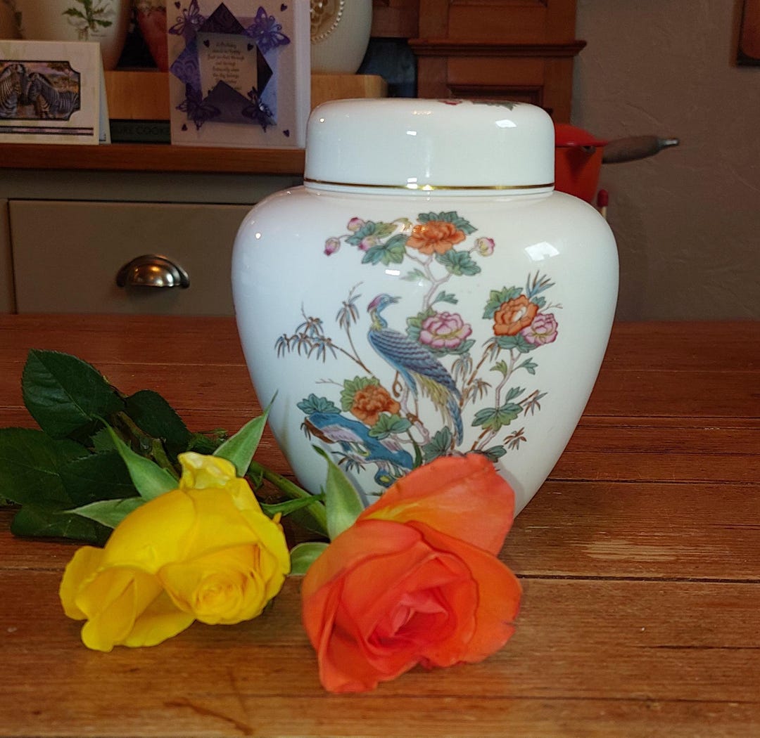 Wedgwood Kutani Crane Ginger Jar: Fine Porcelain, Gold Trim, Made in ...